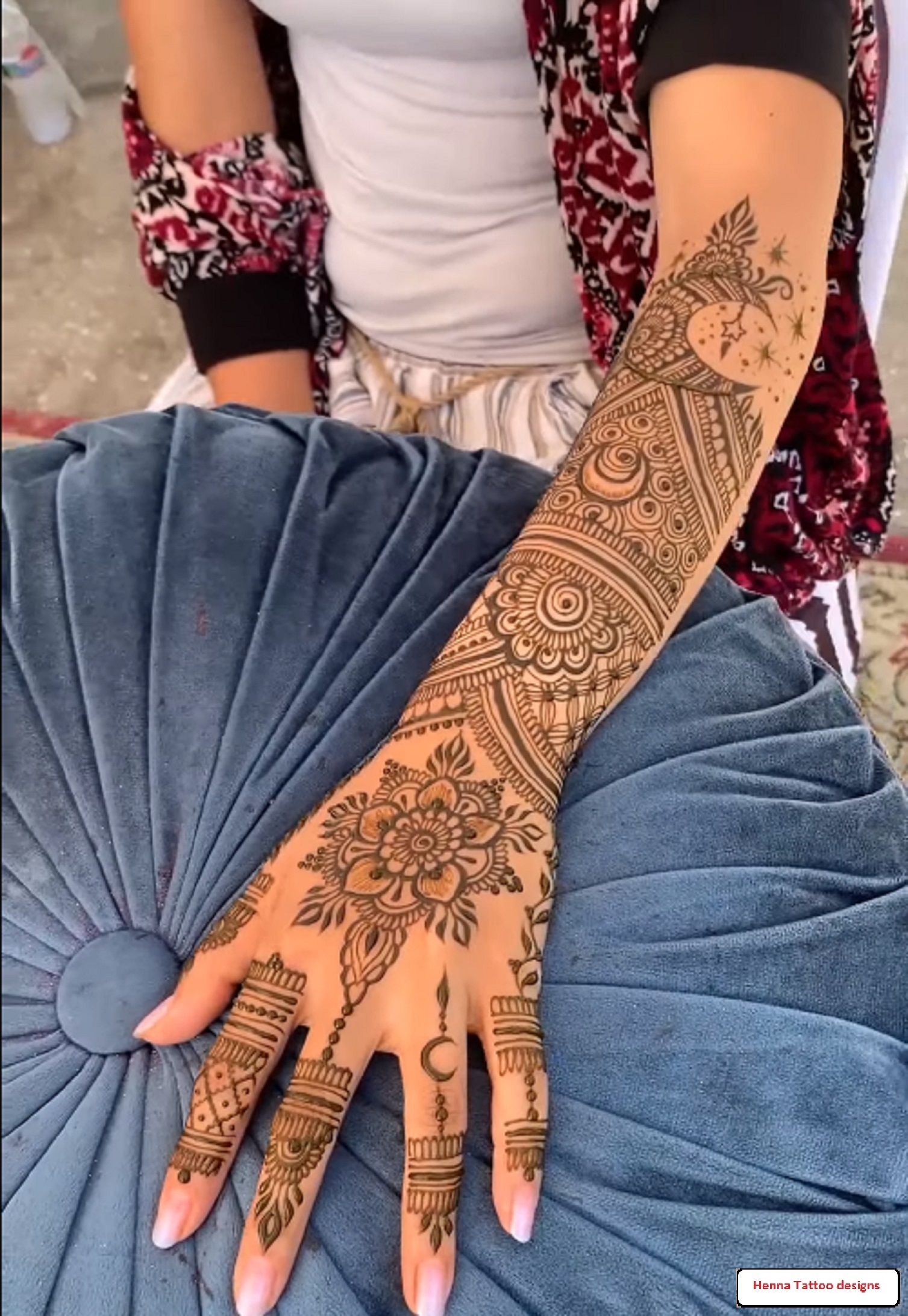 Henna Tattoo Ideas: 17 Tattoo Designs for Men & Women
