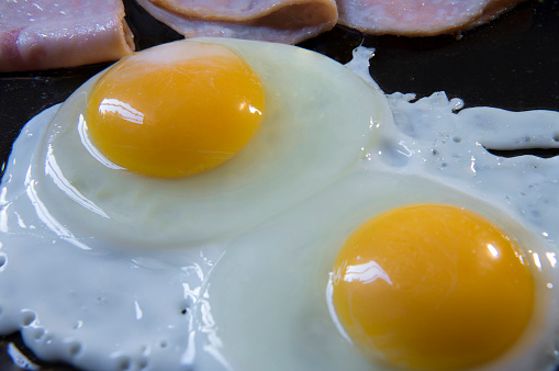 How to Cook Over Easy Eggs and Still Be Healthy